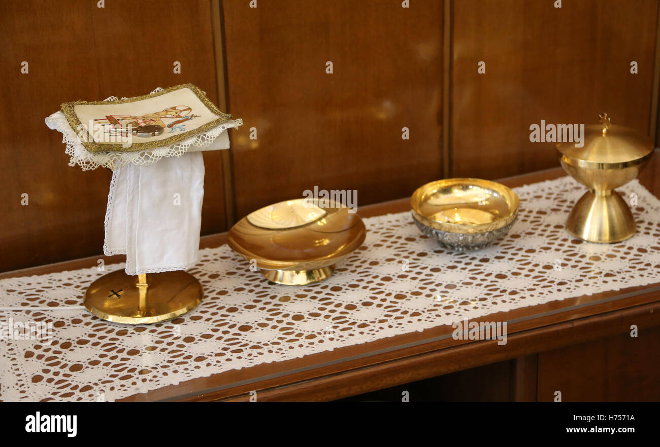 Catholic Chalice High Resolution Stock Photography and Images - Alamy