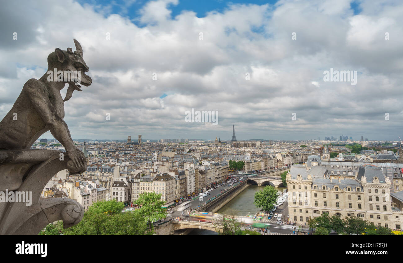 Gargoyle overlooking blurred Paris on Notre Dame Stock Photo - Alamy