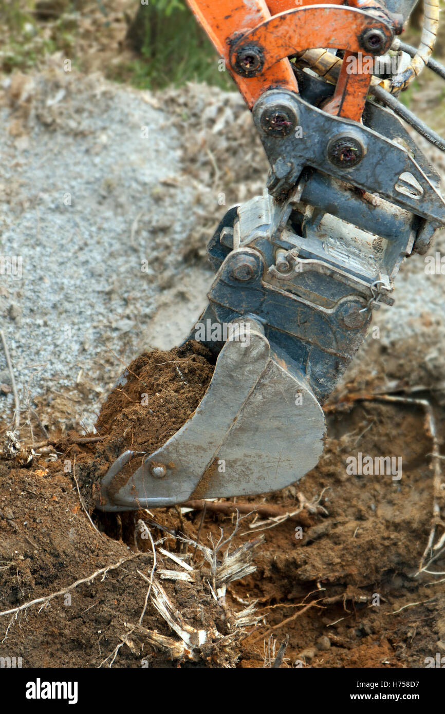 Excavator grapple bucket hi-res stock photography and images - Alamy