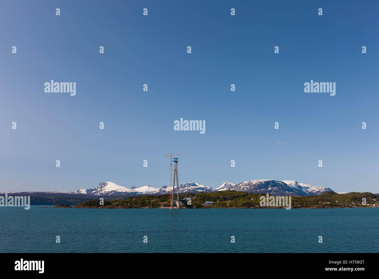 Bridge norway transport crossing hi-res stock photography and images ...