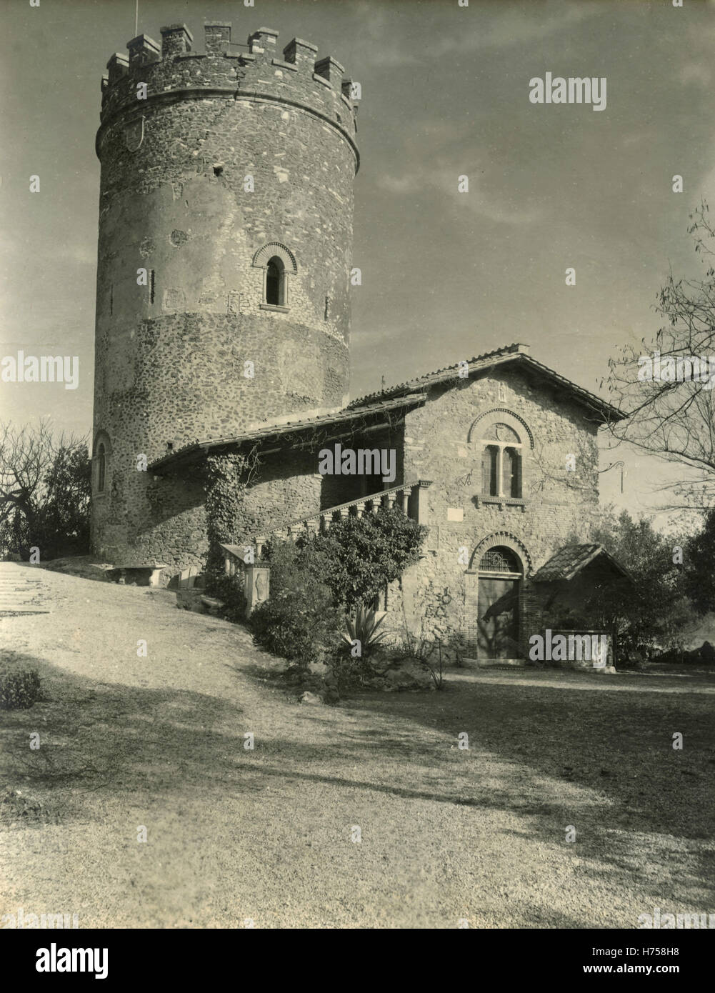The round tower in the countryside, Italy Stock Photo - Alamy