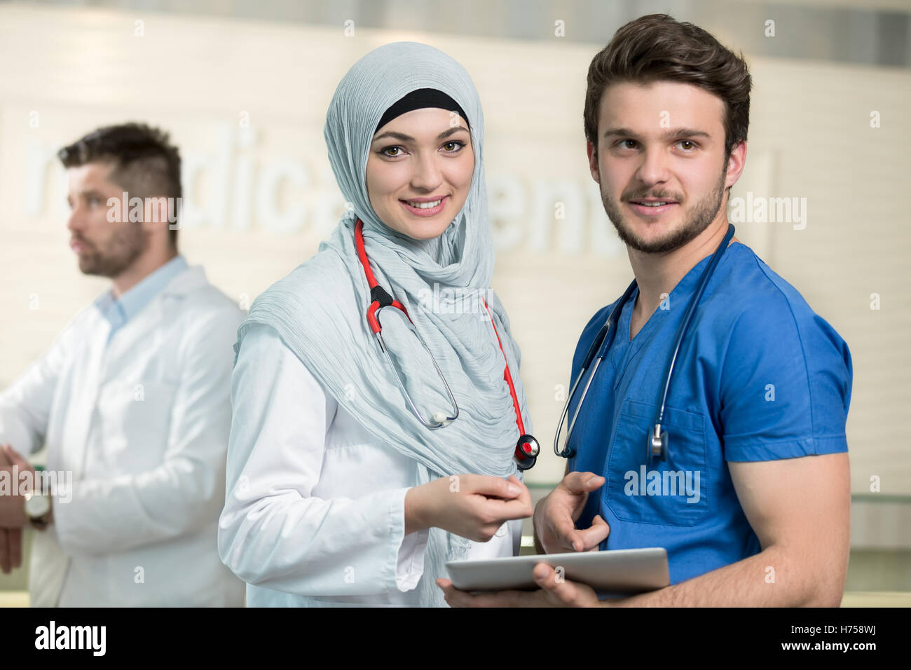 Saudi arab doctors working with a tablet Stock Photo - Alamy