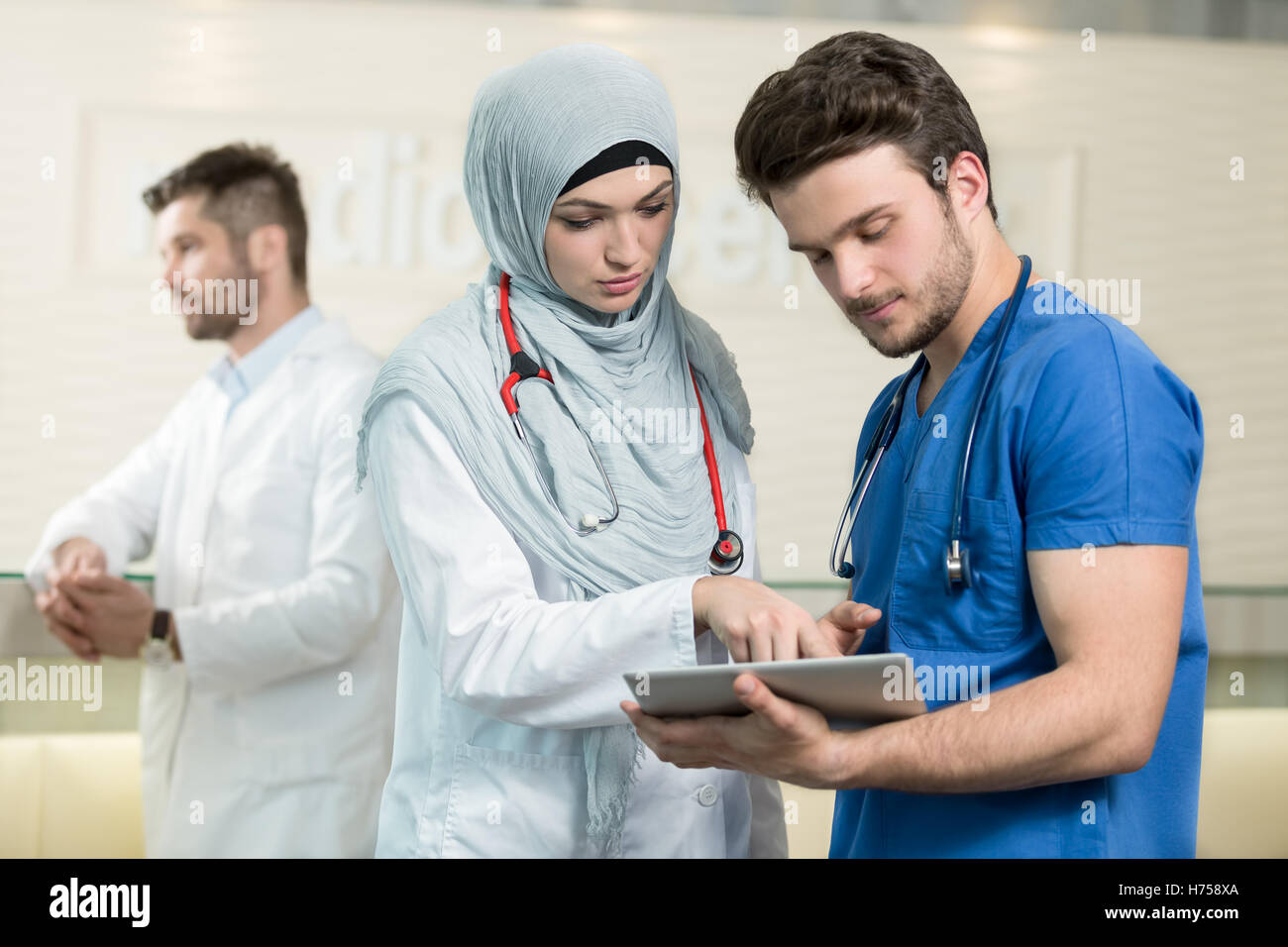 Saudi arab doctors working with a tablet Stock Photo - Alamy