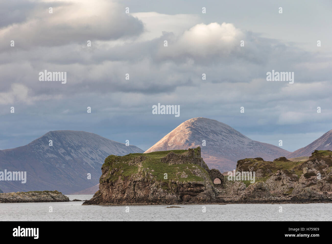 Dunscaith Castle ruins on the Isle of Skye Stock Photo - Alamy