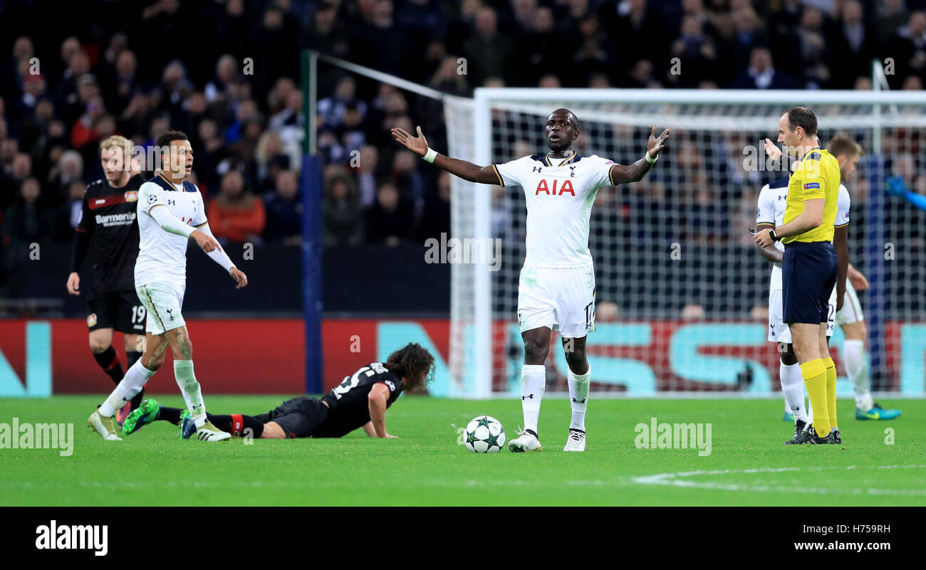 Tottenham Hotspur's Moussa Sissoko (centre) reacts during the UEFA ...