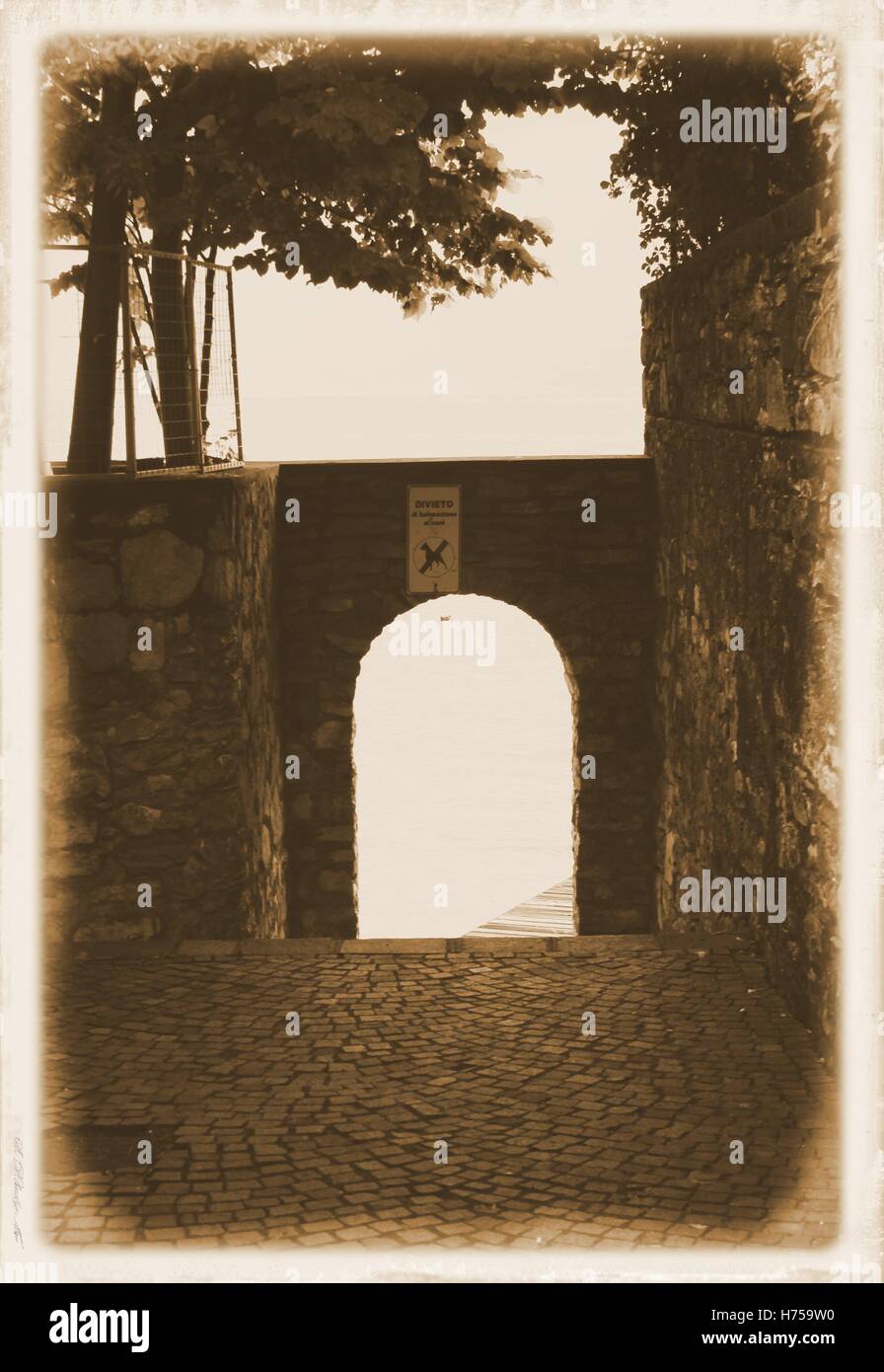 Ancient stone door hi-res stock photography and images - Alamy