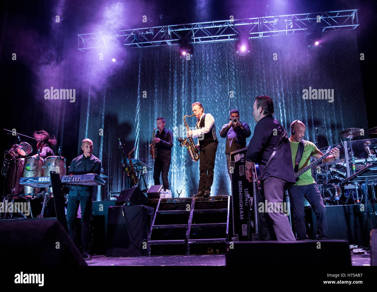 Ub40 hi-res stock photography and images - Alamy