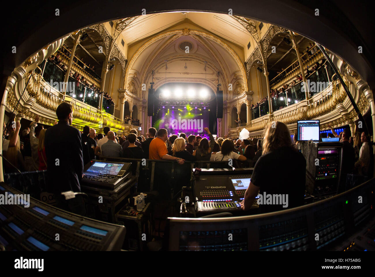 Academy of music opera house hi-res stock photography and images - Alamy