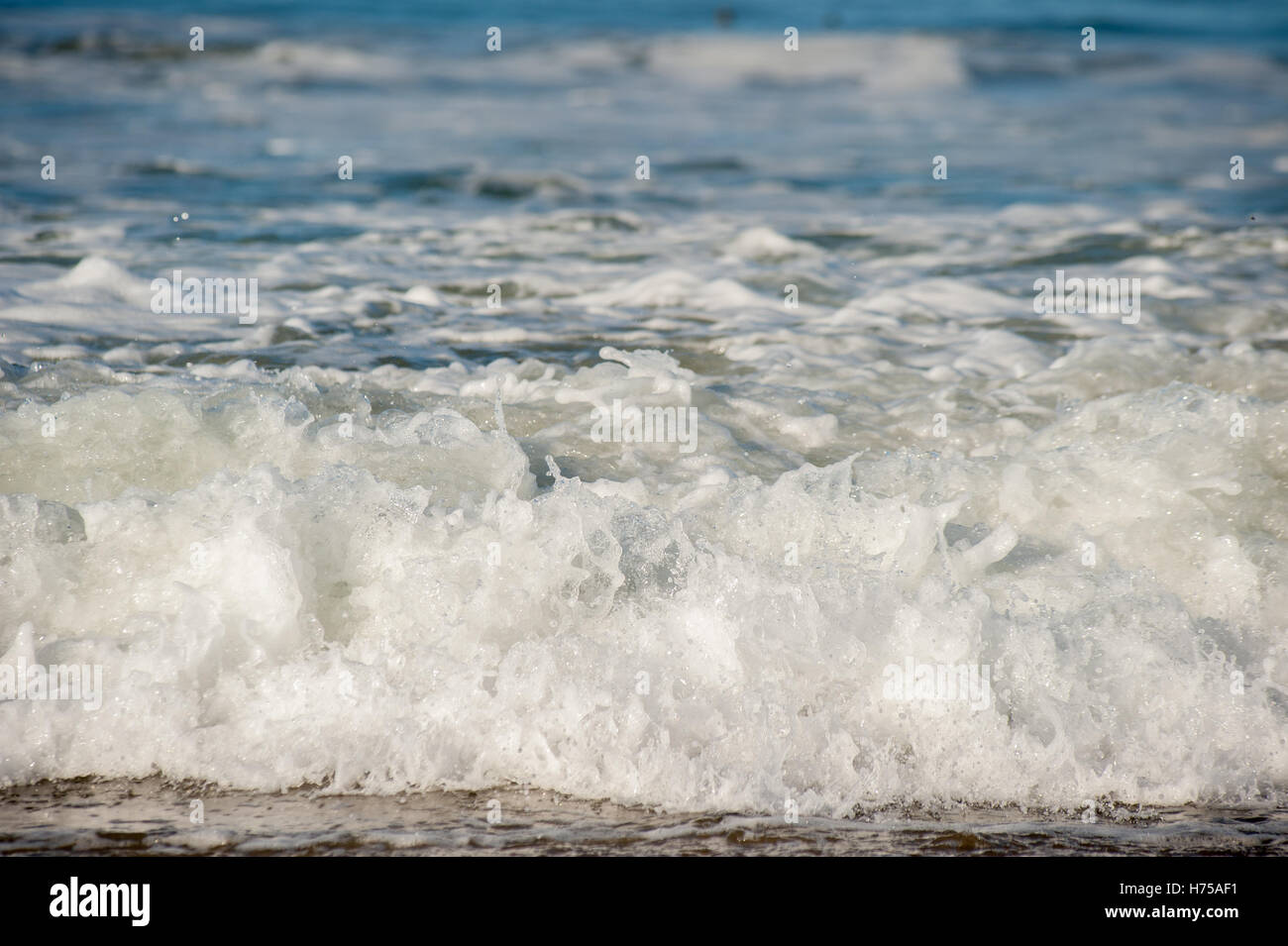 Splashing white hi-res stock photography and images - Alamy