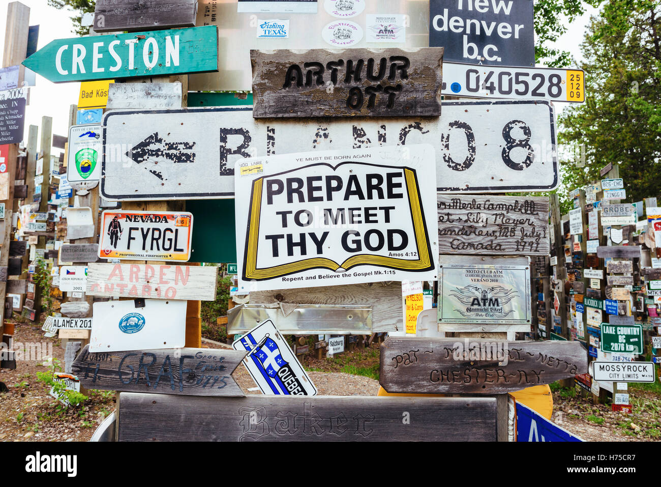 The Sign Post Forest in Watson Lake, Yukon Territory, a must-stop for ...