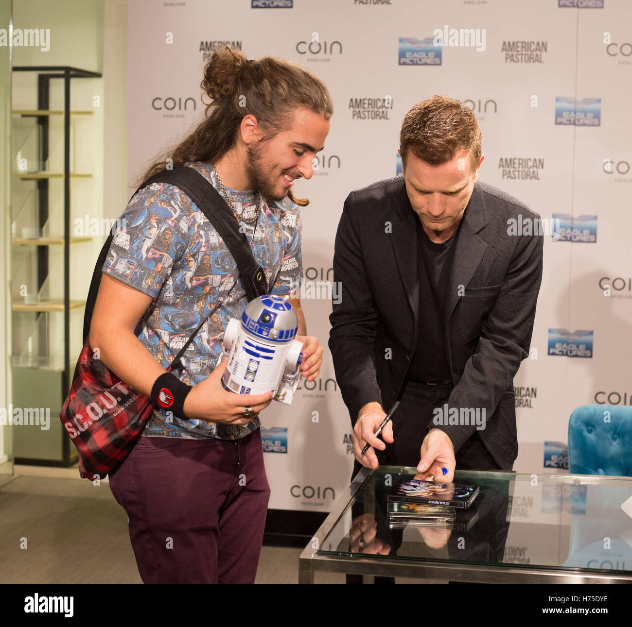 Ewan McGregor meets fans at department store Coin on the Via Cola di ...