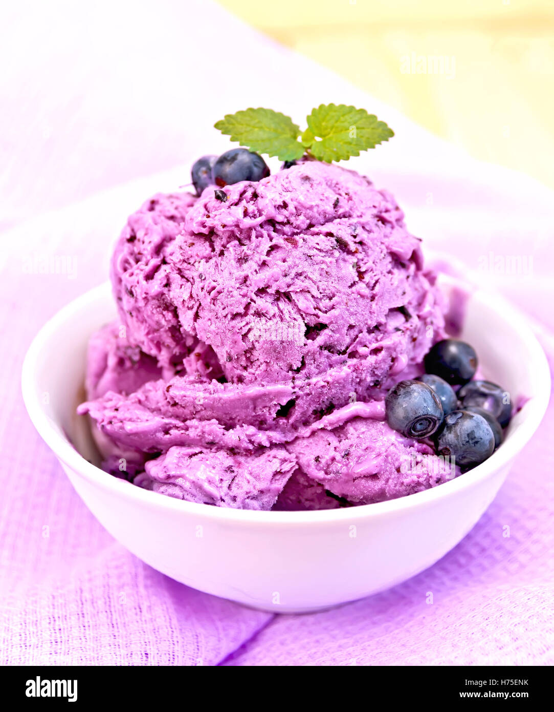 Huckleberry ice cream hi-res stock photography and images - Alamy