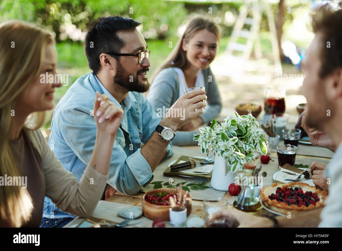 Asian dinner gathering hi-res stock photography and images - Alamy