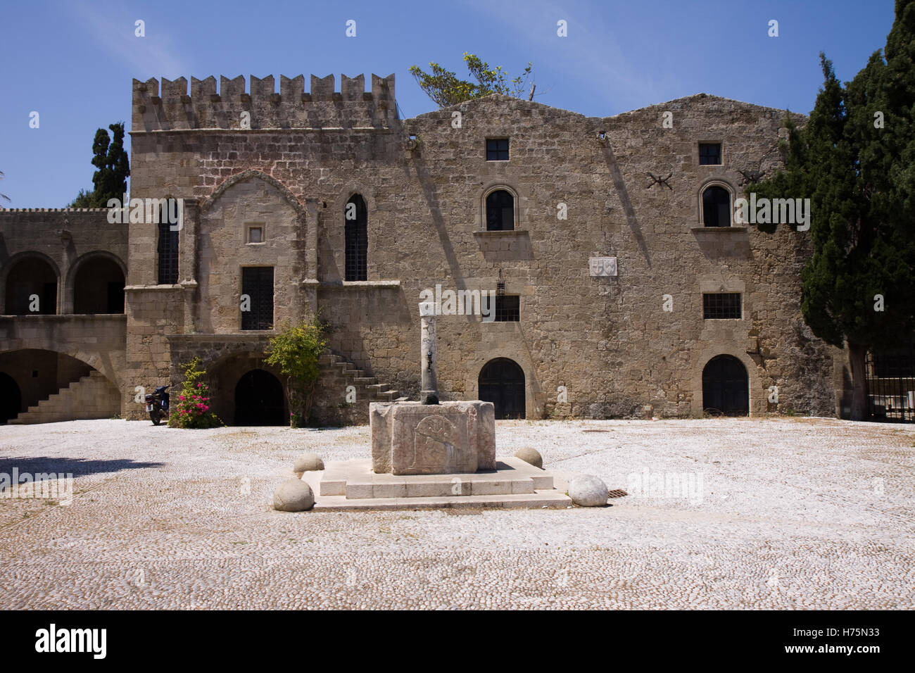 rodos historical centre in main town Stock Photo - Alamy
