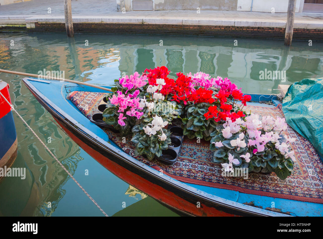 Europe italy venice gondola flowers hi-res stock photography and images ...