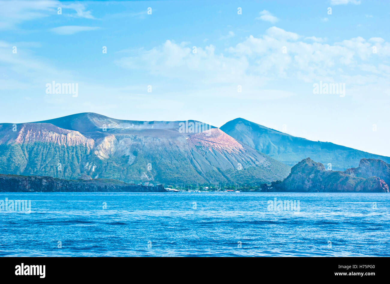 Fossa di vulcano hi-res stock photography and images - Alamy