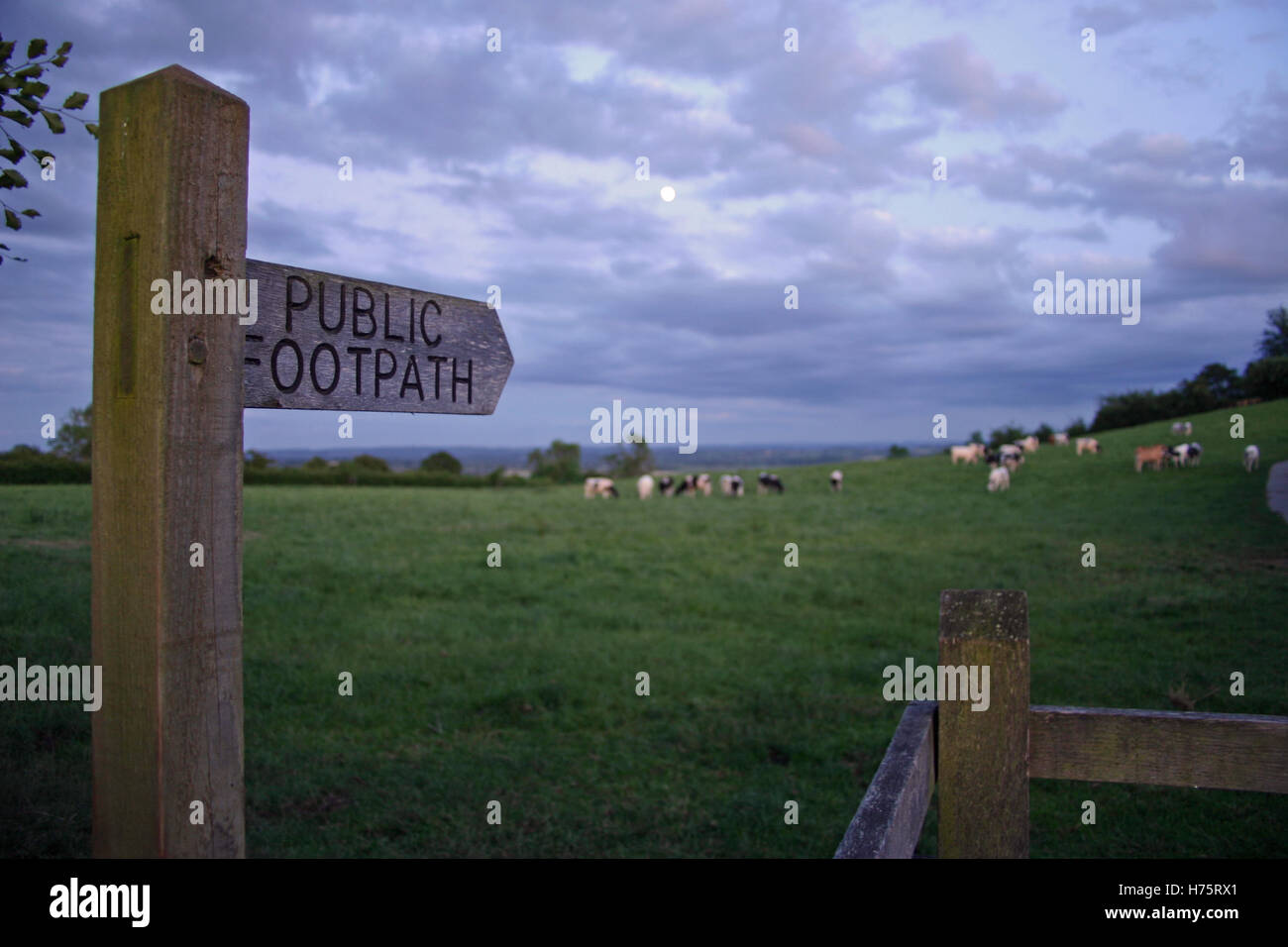 Public footpath finger post hi-res stock photography and images - Alamy