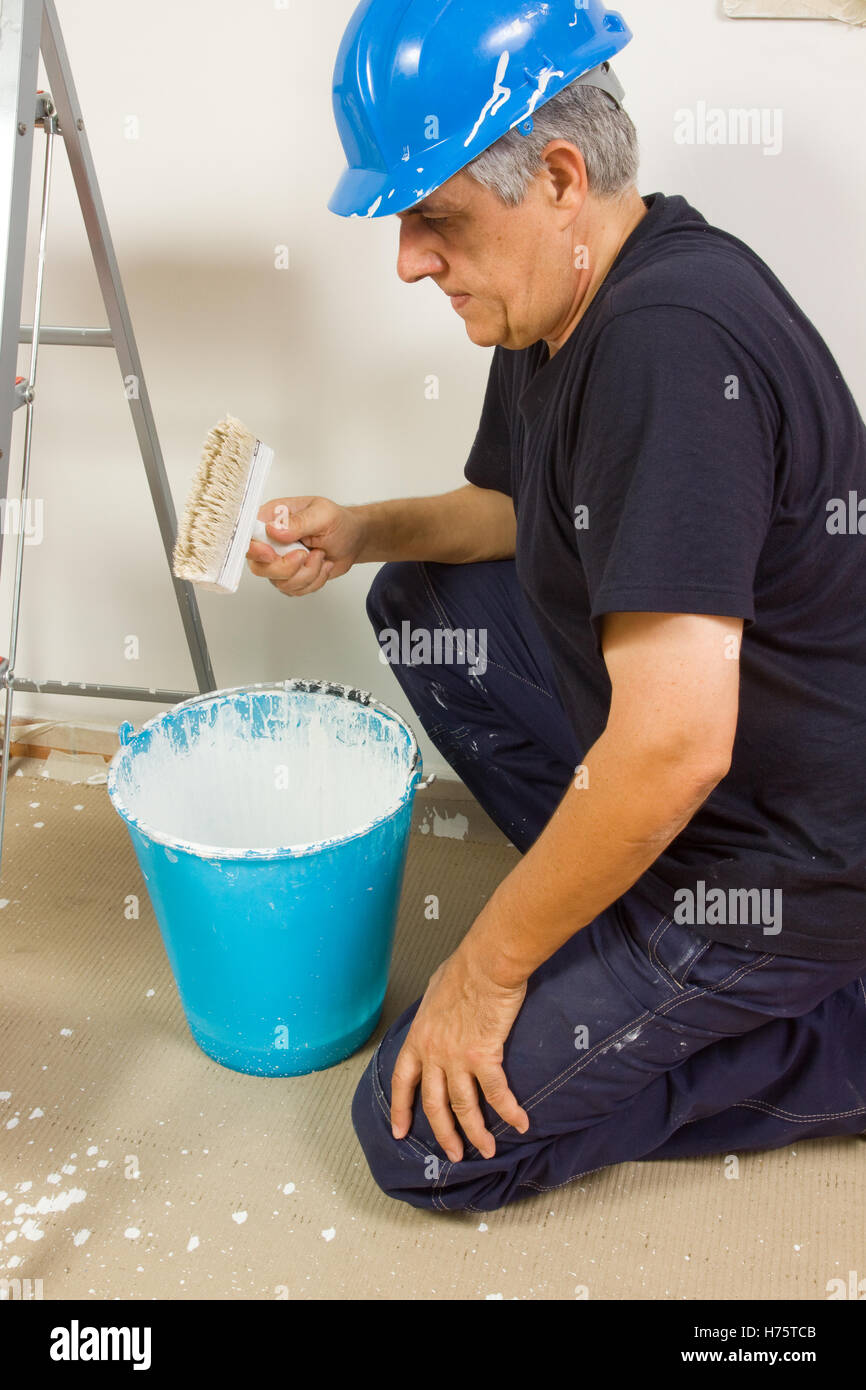 house painter at work in apartment Stock Photo - Alamy