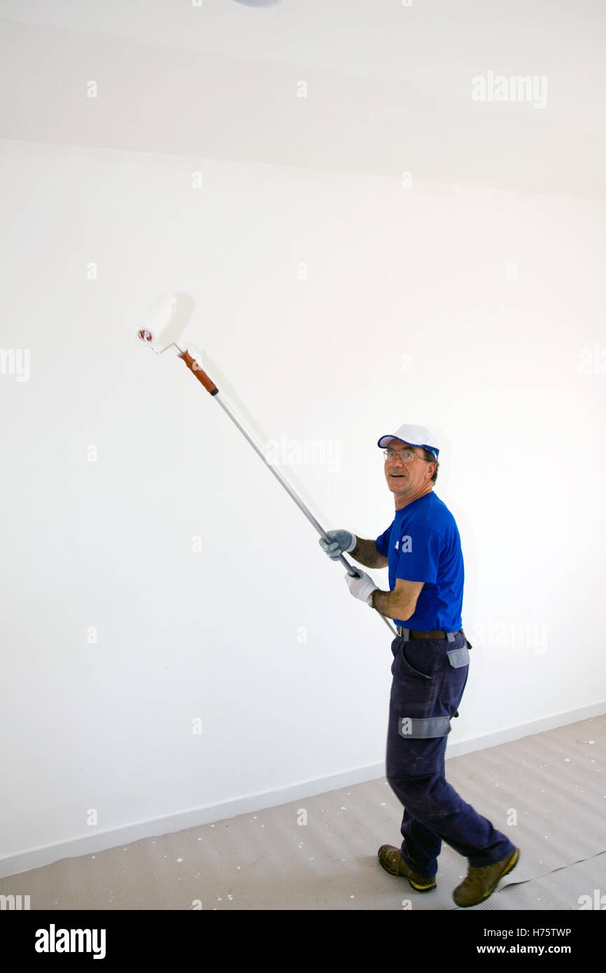 house painter at work in a house Stock Photo - Alamy