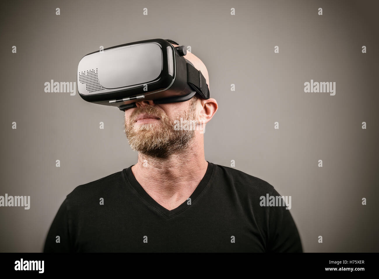 Person vr headset hi-res stock photography and images - Alamy