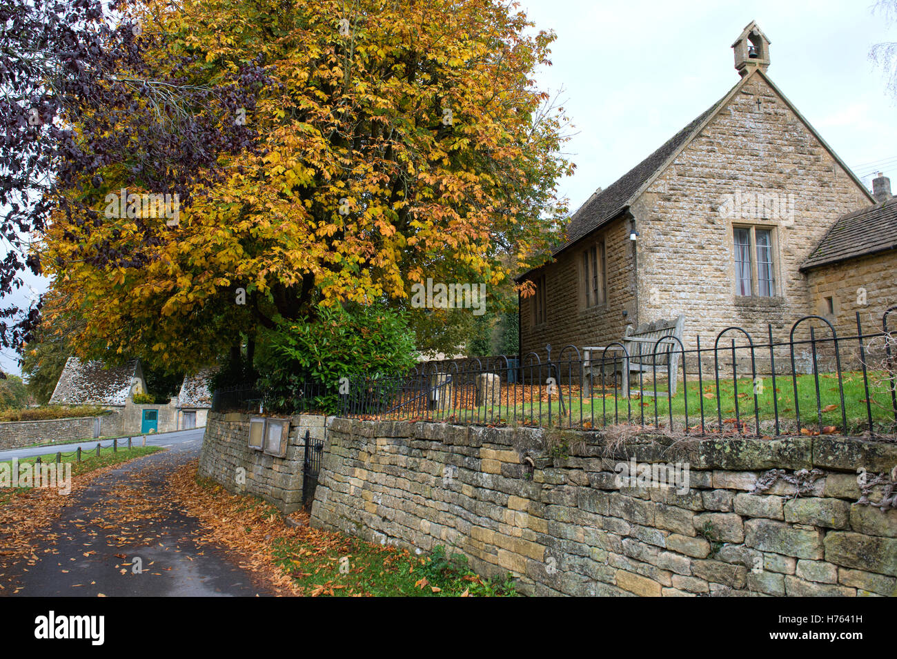 Snowshill village in autumn. Snowshill, Cotswolds, Gloucestershire ...