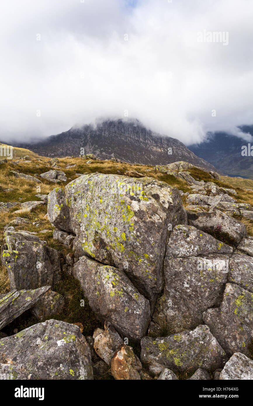 Clouds clearing from around the summit of Tryfan Stock Photo - Alamy