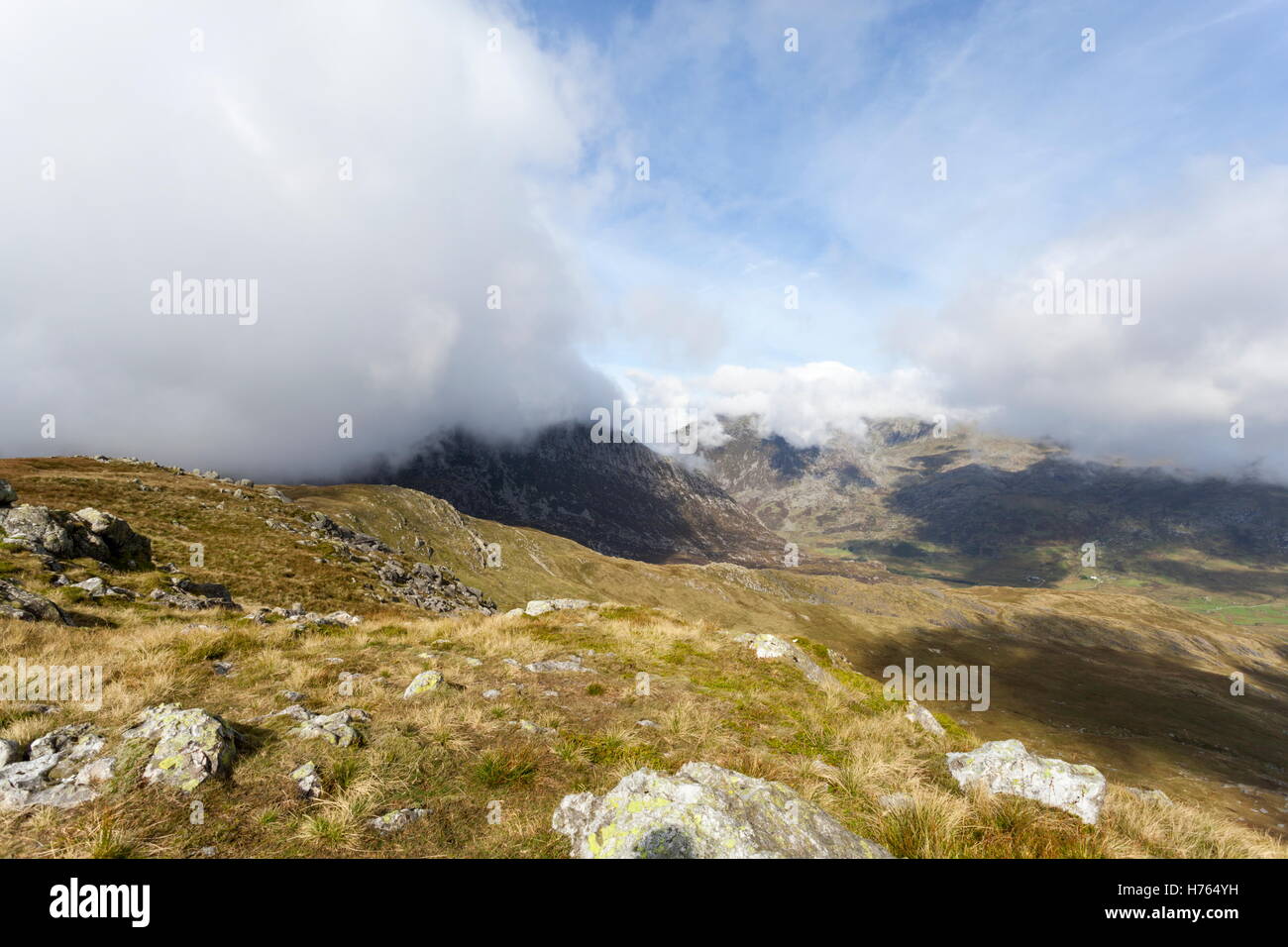 Clouds clearing from around the summit of Tryfan Stock Photo - Alamy