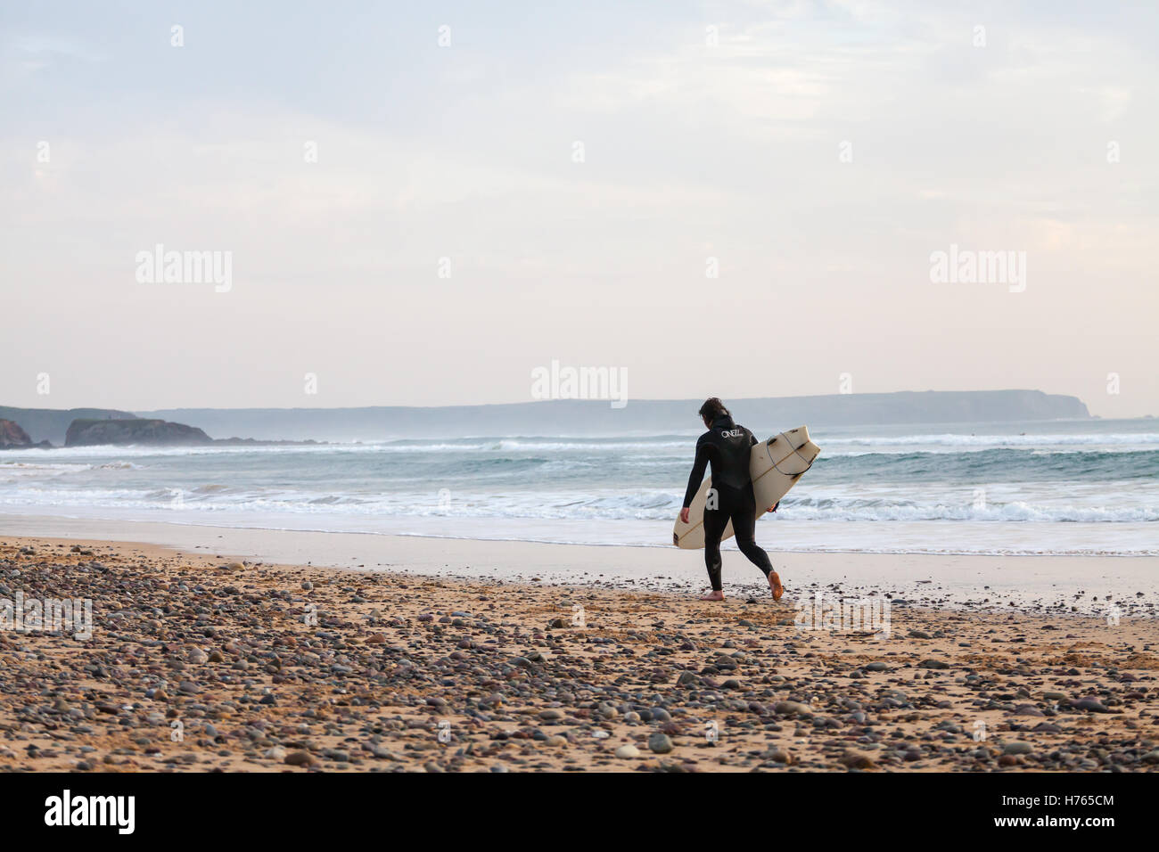 Surfer carrying board surfboard hi-res stock photography and images - Alamy