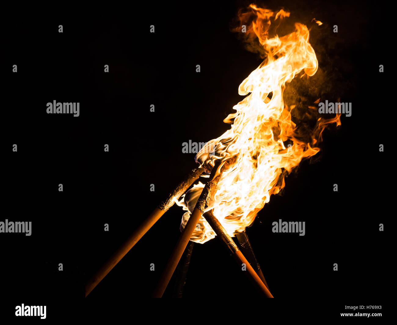 Flaming torches hi-res stock photography and images - Alamy