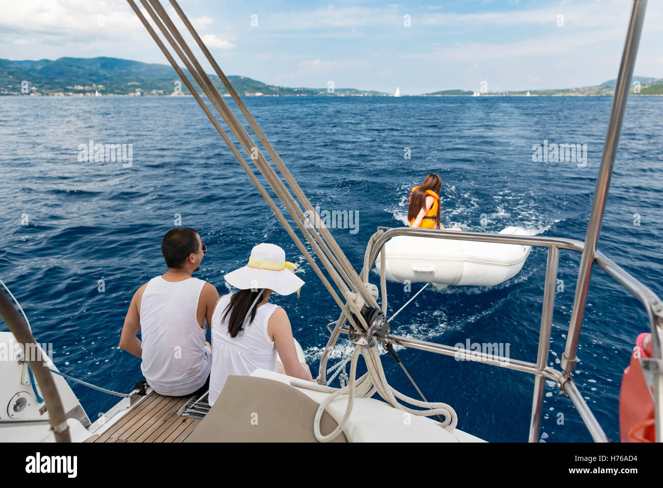 People sitting on a boat hi-res stock photography and images - Alamy