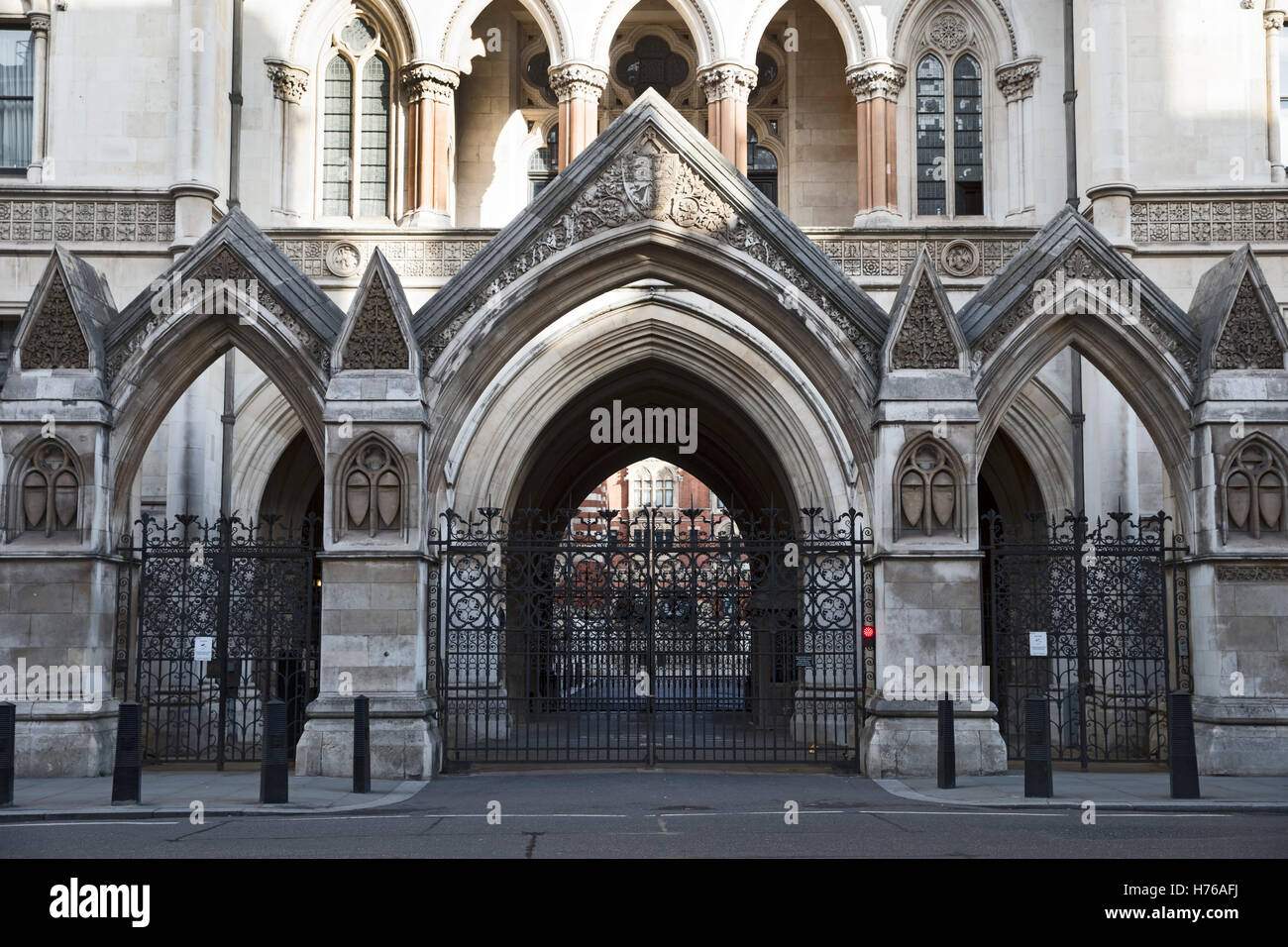Archway and gate hi-res stock photography and images - Alamy