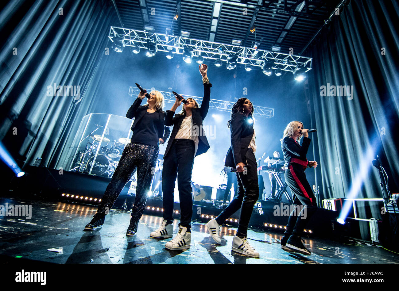 All saints band 90s hi-res stock photography and images - Alamy