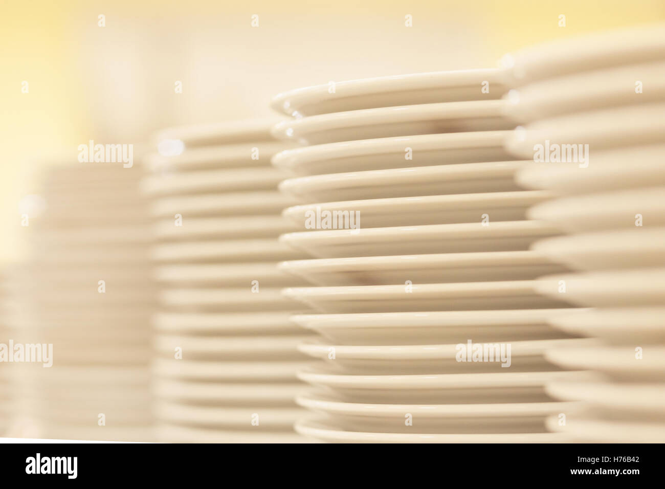 Stacks of plates hi-res stock photography and images - Alamy