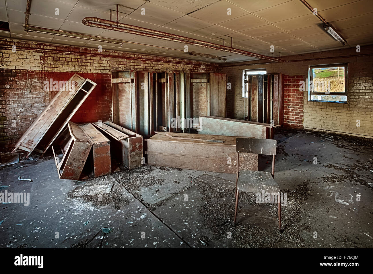 Abandoned workshop locker room, urban exploration, hdr Stock Photo - Alamy