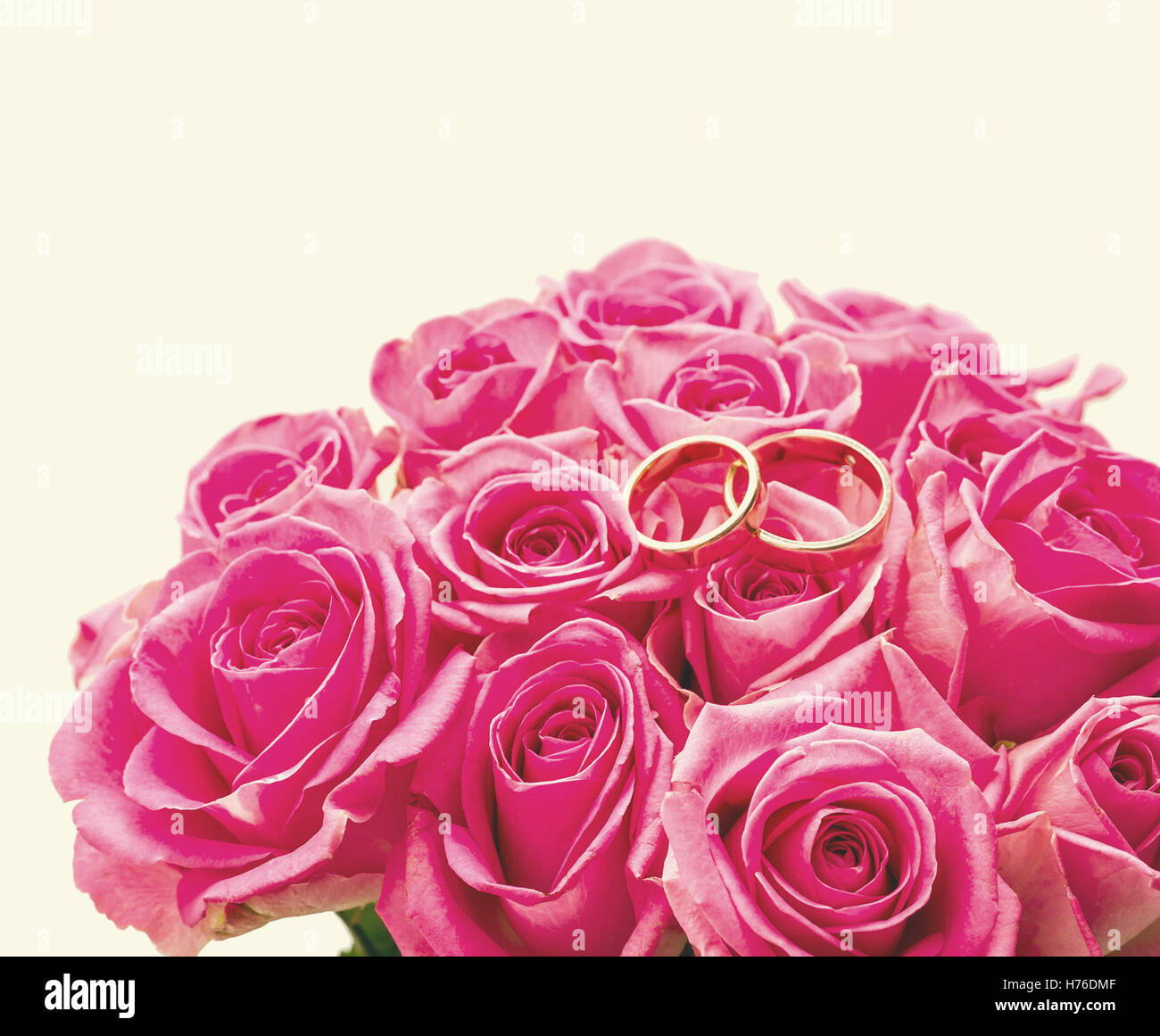 Bouquet flowers ring box wedding hi-res stock photography and images ...