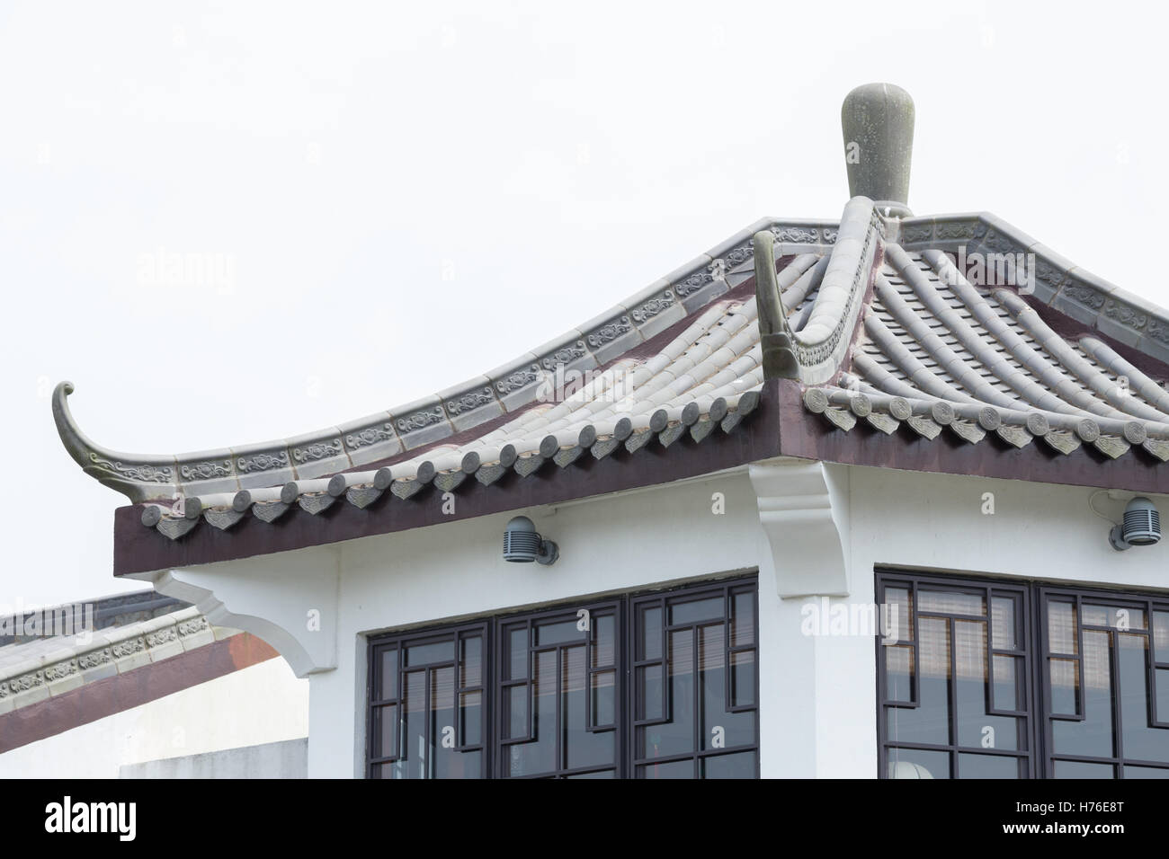 Chinese traditional pagoda style roof building hi-res stock photography ...
