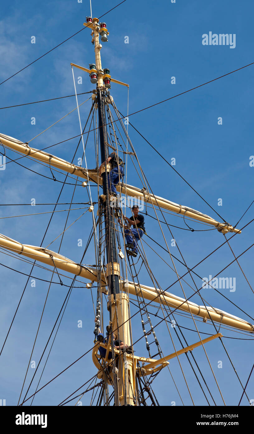 Old square rigged sailing ship hi-res stock photography and images - Alamy