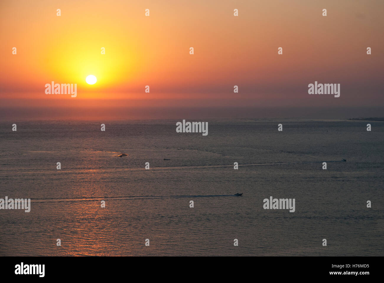 Orange sky horizon hi-res stock photography and images - Alamy