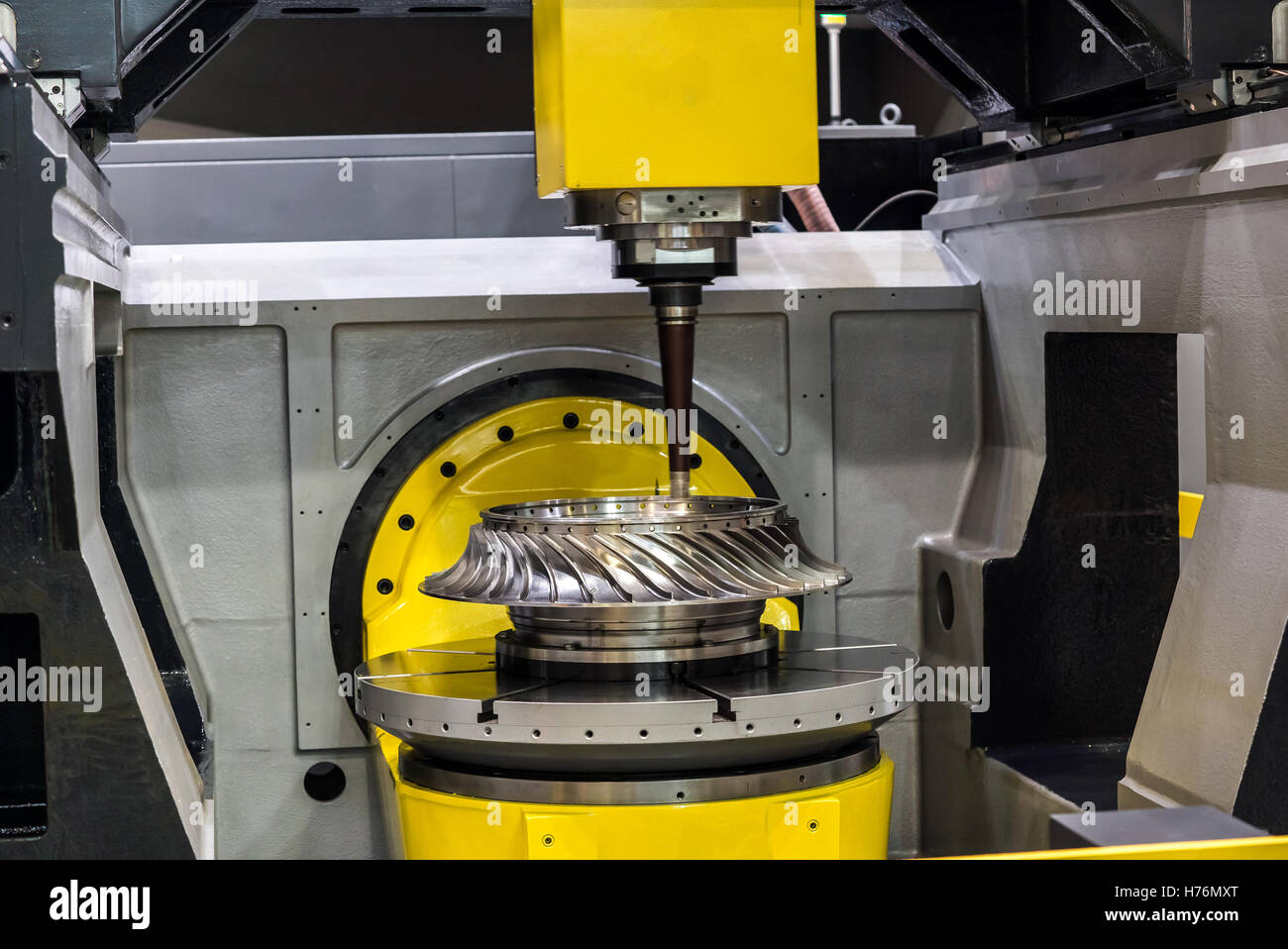 High-performance 5-axis CNC machining centre Stock Photo - Alamy