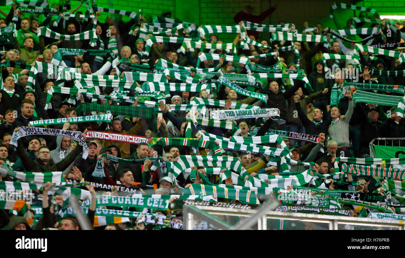 Celtic football fans hi-res stock photography and images - Alamy