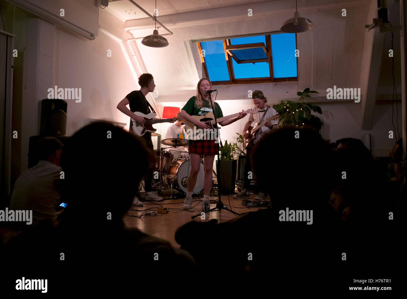 English australian singer hi-res stock photography and images - Alamy