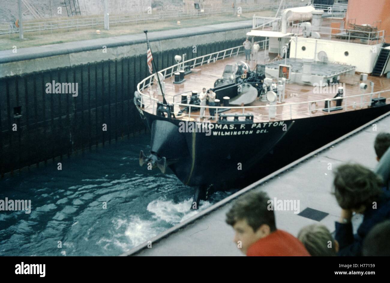 Ship railing vintage hi-res stock photography and images - Alamy