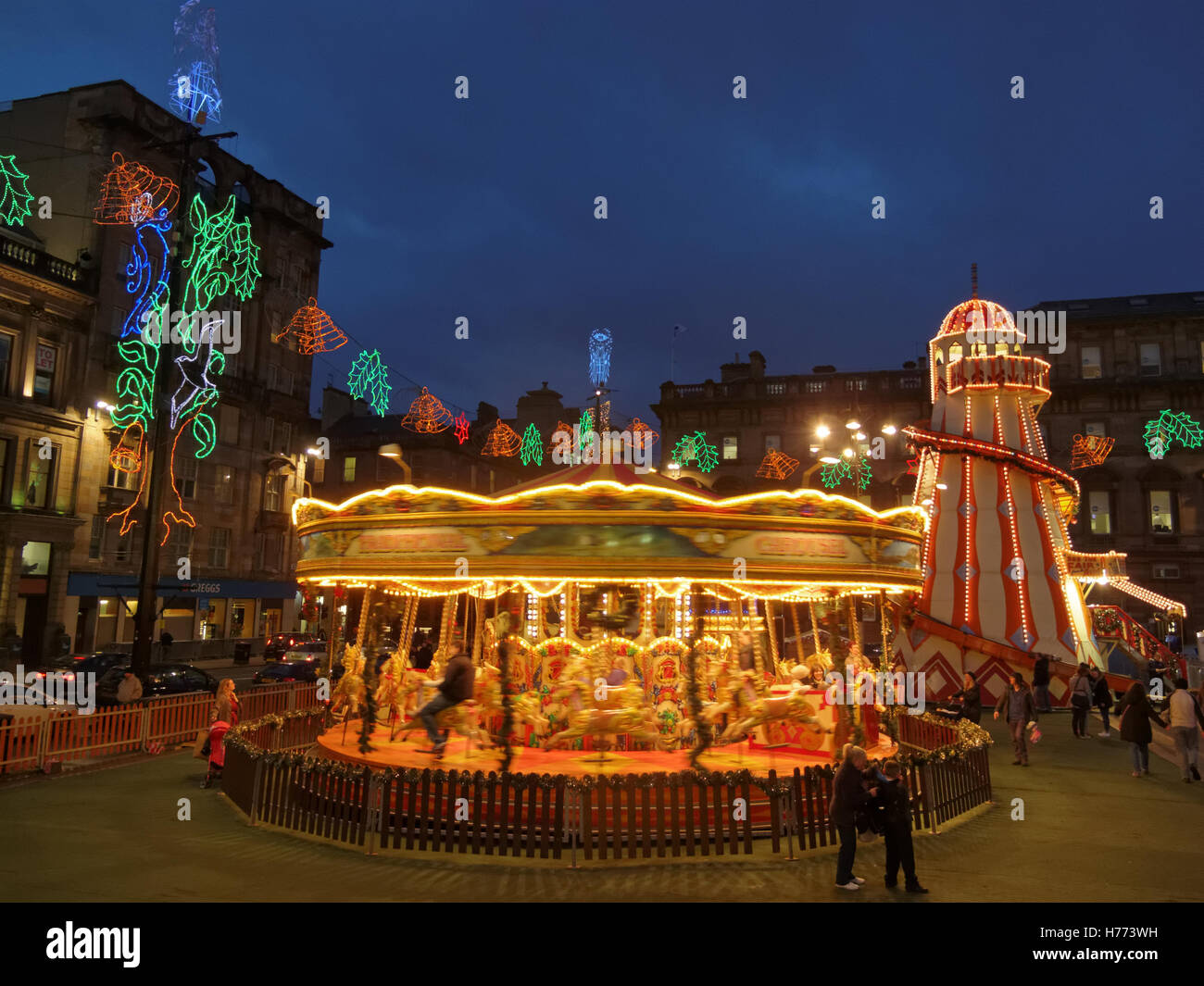 Glasgow Loves Christmas celebration George Square lights ice skating ...