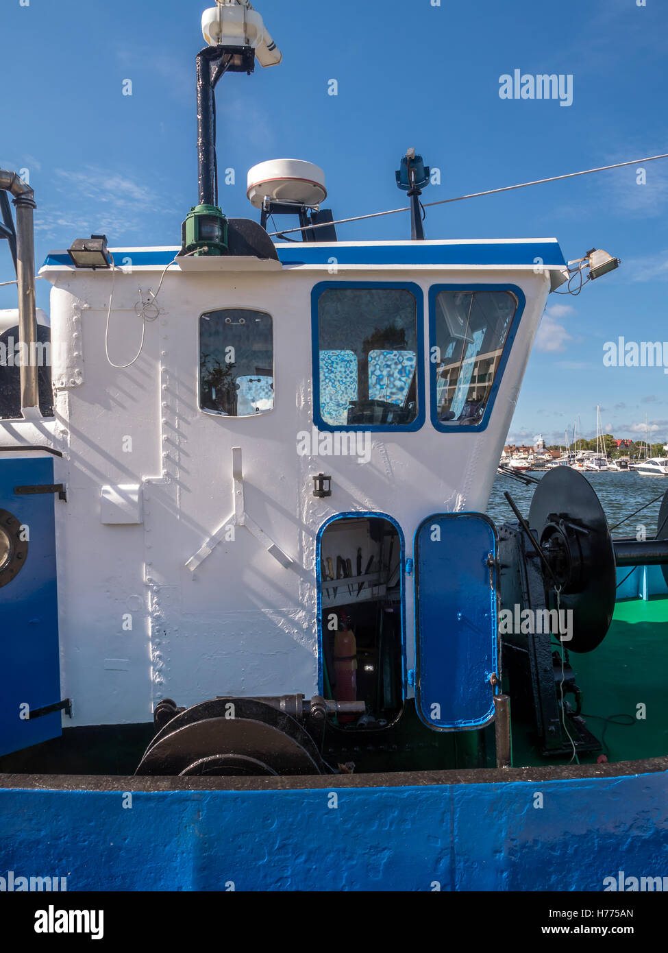 Berthing ship hi-res stock photography and images - Alamy