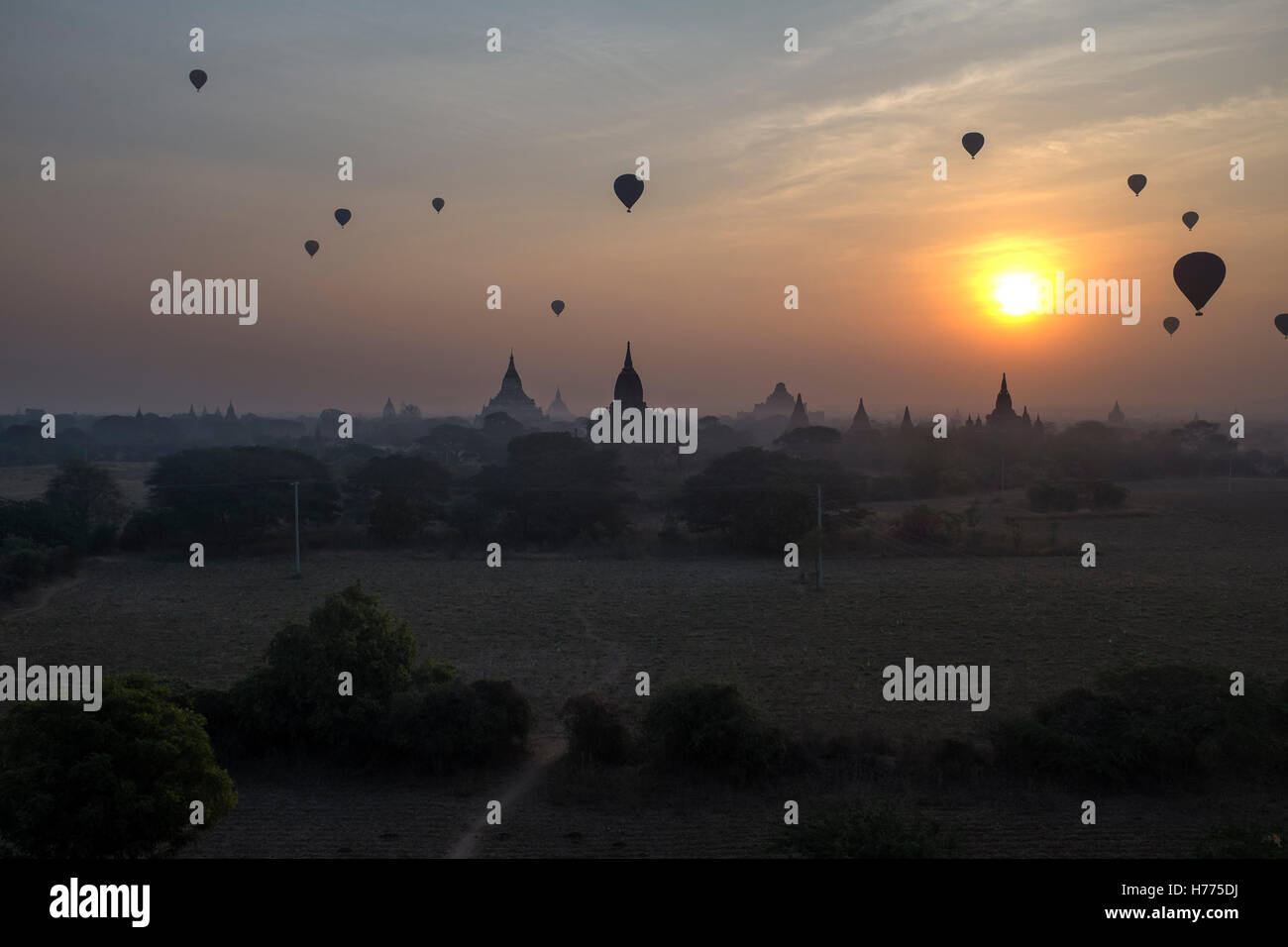 Dawn balloons hi-res stock photography and images - Alamy