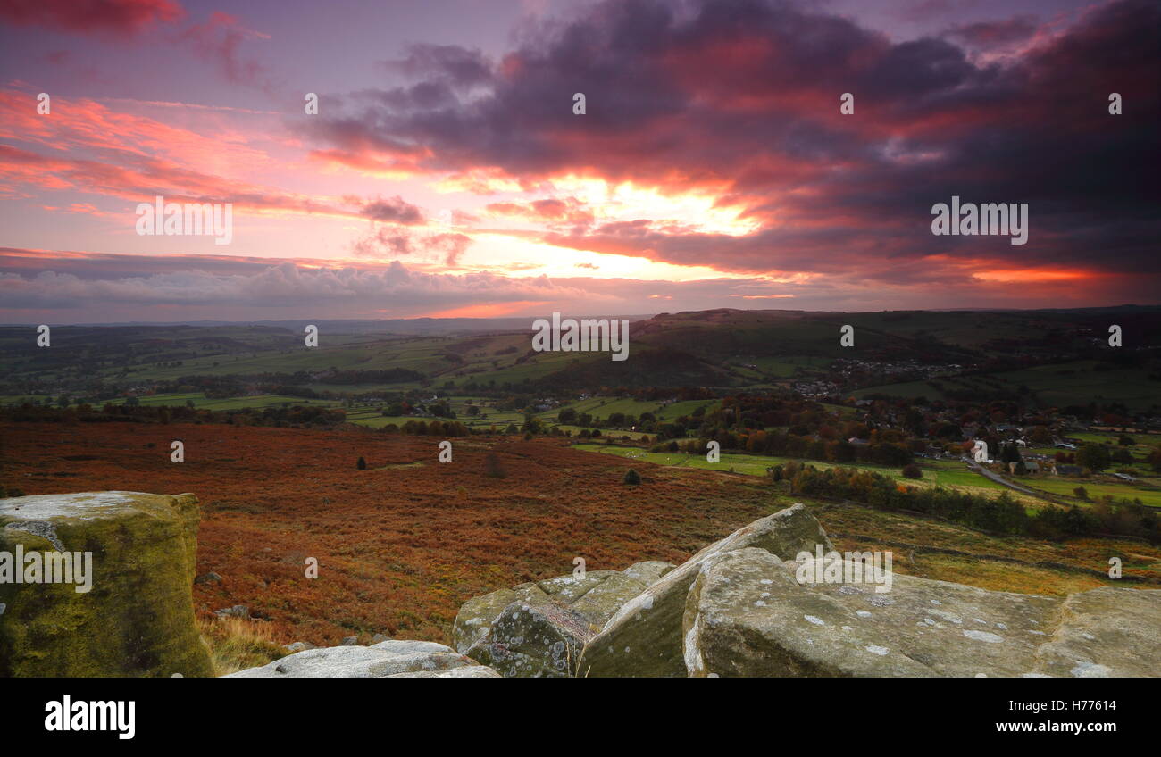 Sunset over the Derwent Valley, Derbyshire seen from a gritstone ...