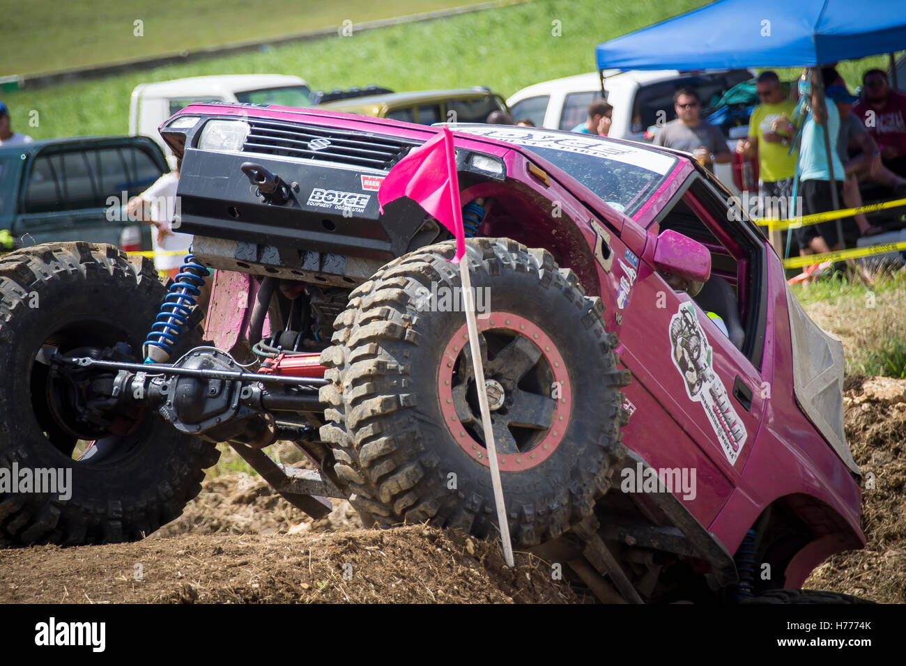 Off roading obstacle course hi-res stock photography and images - Alamy