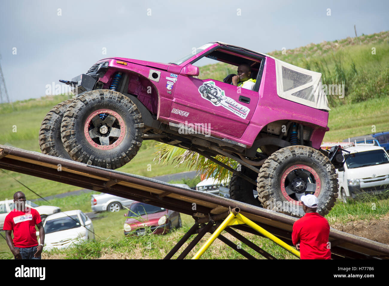 Off roading obstacle course hi-res stock photography and images - Alamy