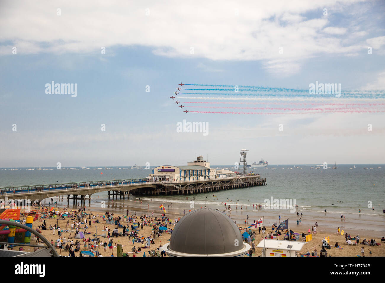The RAF Red Arrows at Bournemouth Air Festival 2016 Stock Photo - Alamy