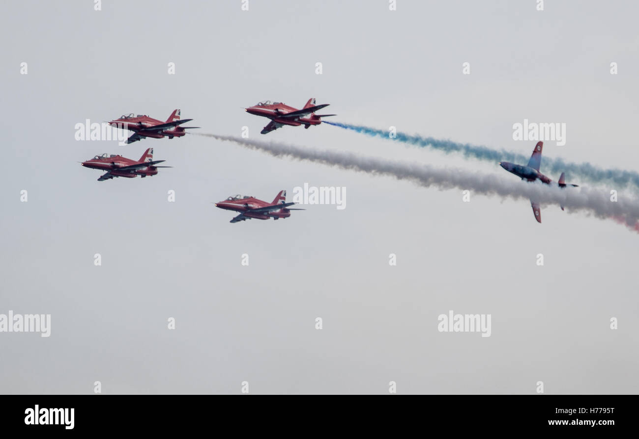 The RAF Red Arrows at Bournemouth Air Festival 2016 Stock Photo - Alamy